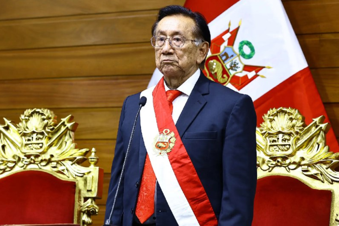 José María Balcázar es elegido presidente interino de Perú